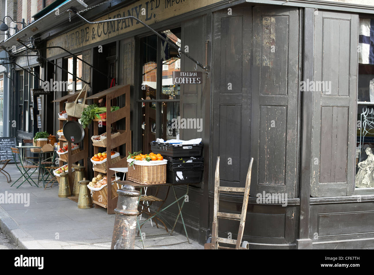 London slum 19th century hi-res stock photography and images - Alamy