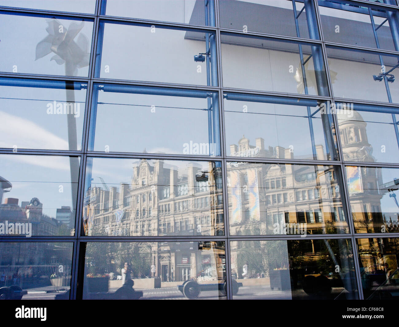 Reflections in buildings from below hi-res stock photography and images ...