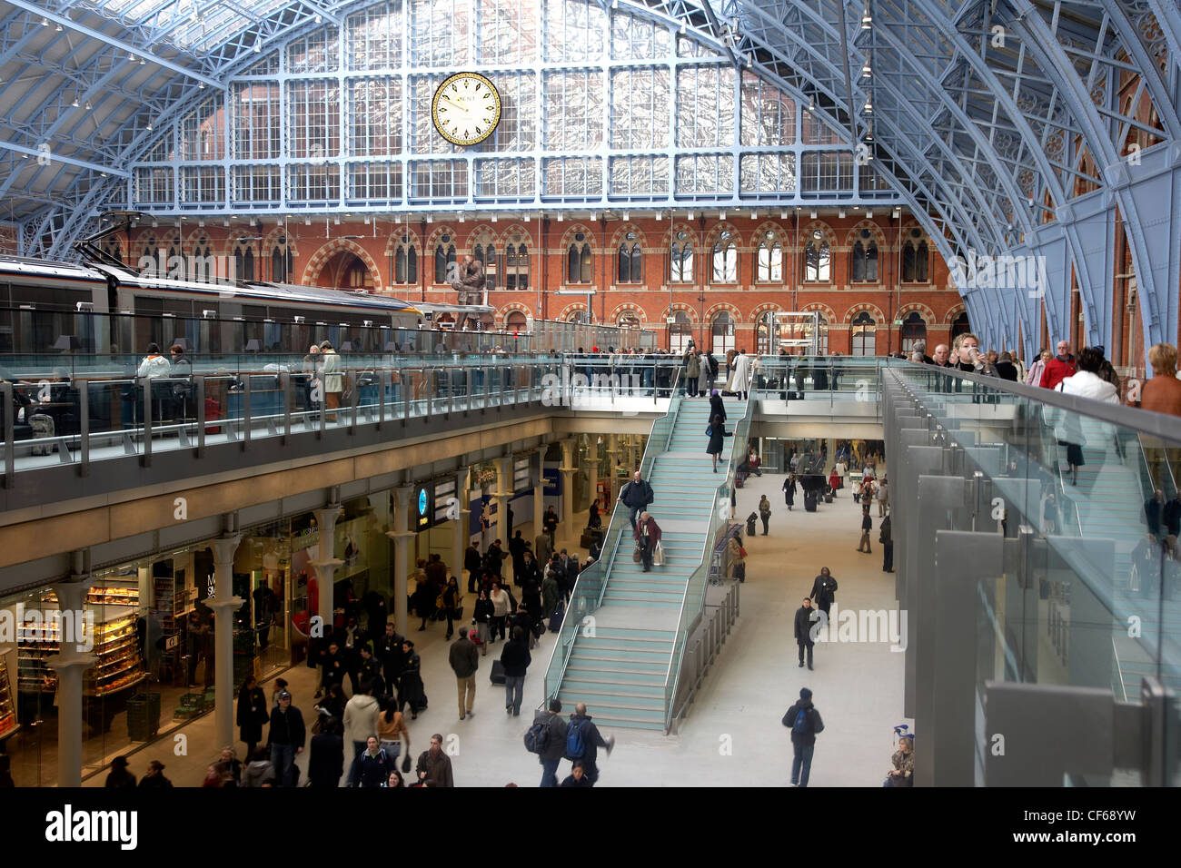 Interior of St. Pancras station Stock Photo - Alamy