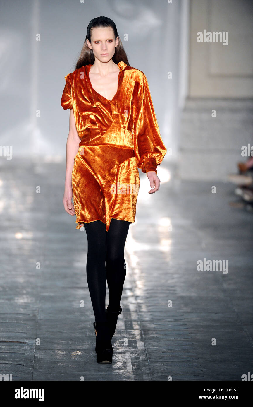 Michael Van Der Ham London Ready to Wear Autumn Winter 2011 2012 Stock ...