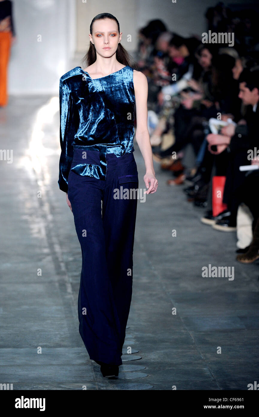 Michael Van Der Ham London Ready to Wear Autumn Winter 2011 2012 Stock ...