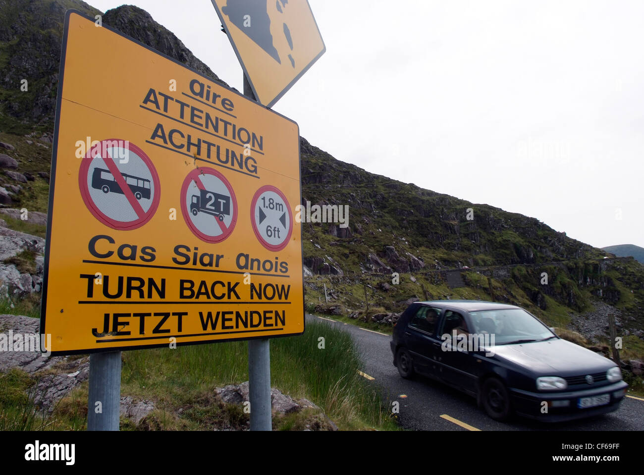 IRELAND, Dingle Peninsula, Connor Pass, warning sign Stock Photo - Alamy