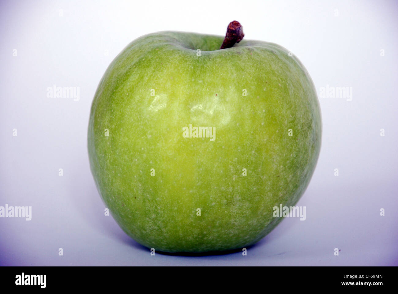 Green, fresh apple Stock Photo - Alamy