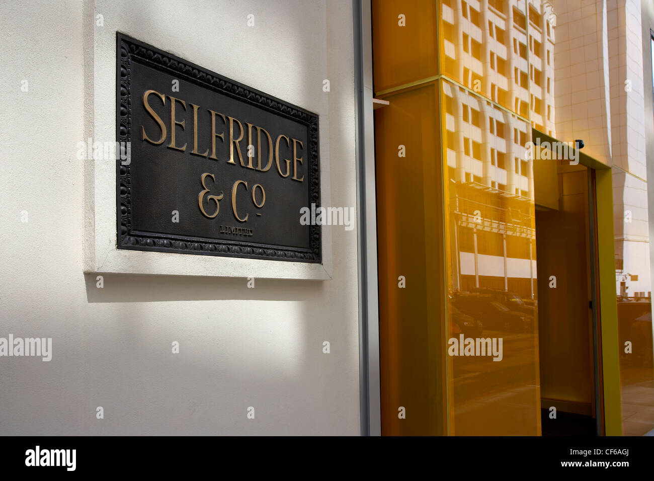 Selfridges store front hi-res stock photography and images - Alamy