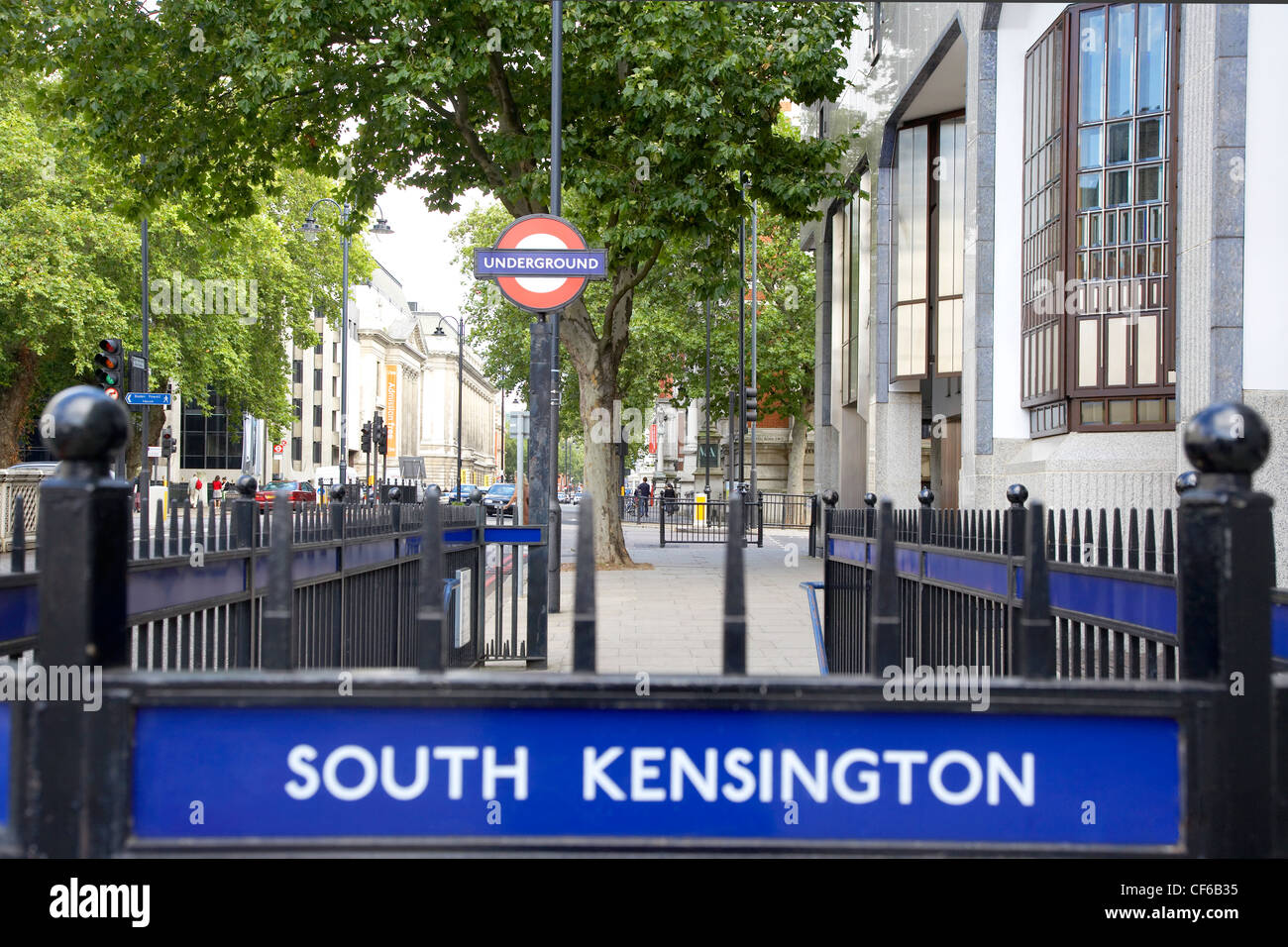Sign south kensington hi-res stock photography and images - Alamy