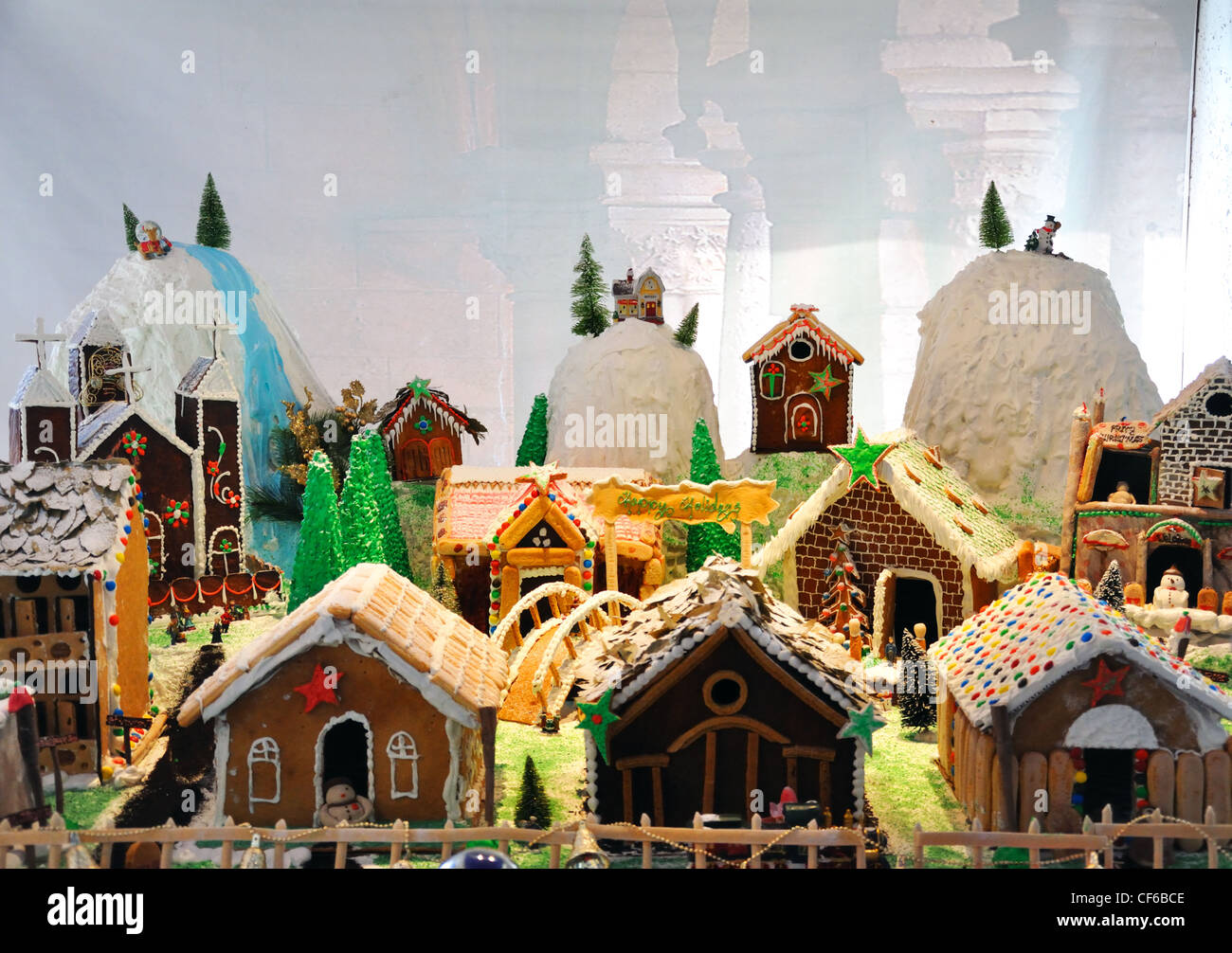 Gingerbread house display hi-res stock photography and images - Alamy