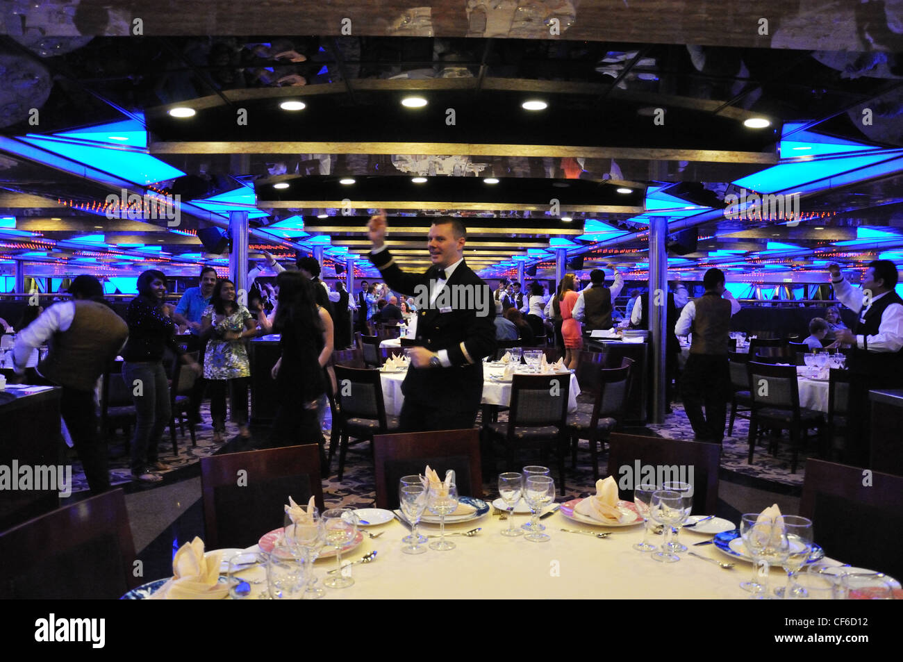 Restaurant waiters singing hi-res stock photography and images - Alamy