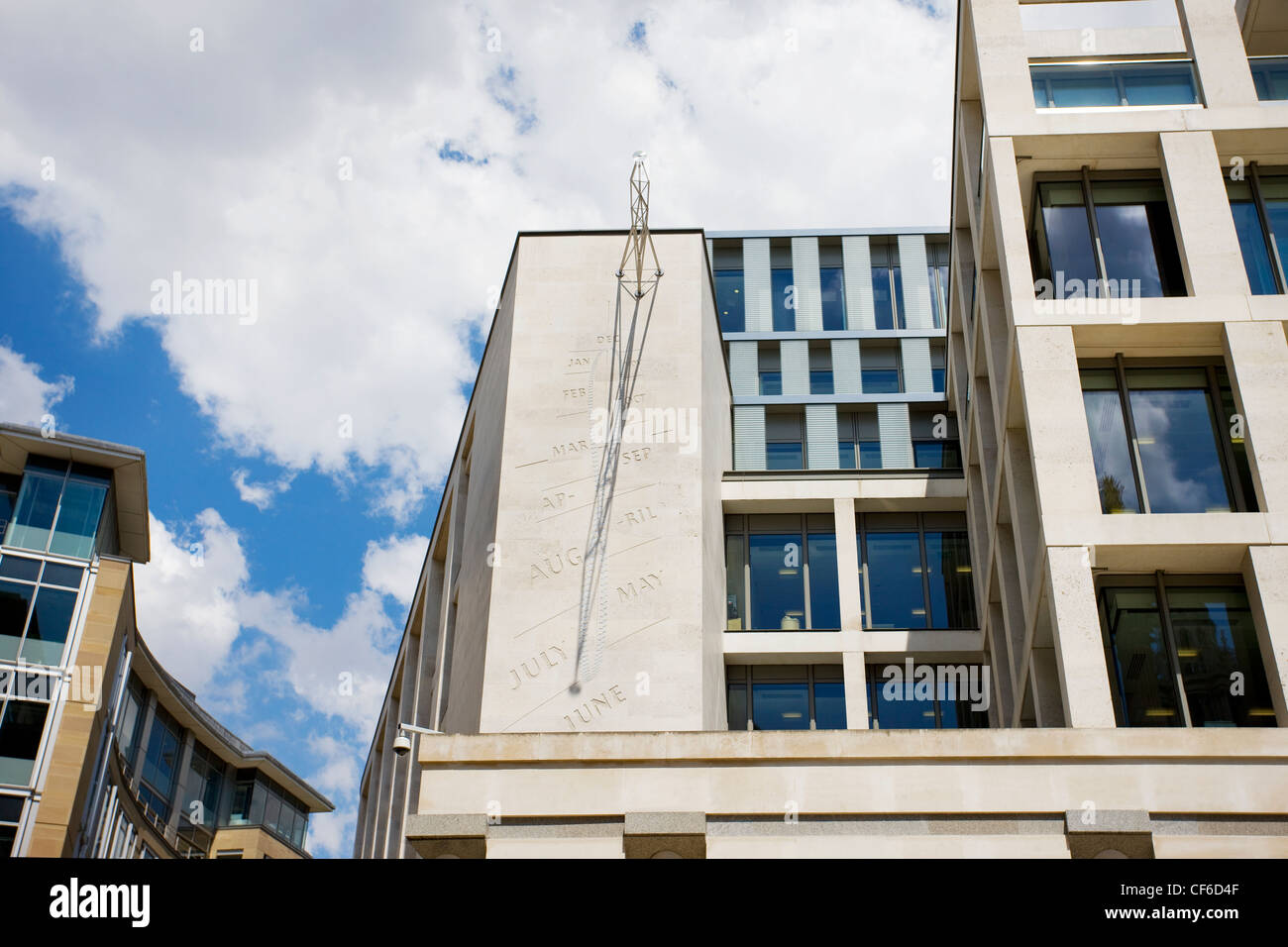 Sundial building hi-res stock photography and images - Alamy