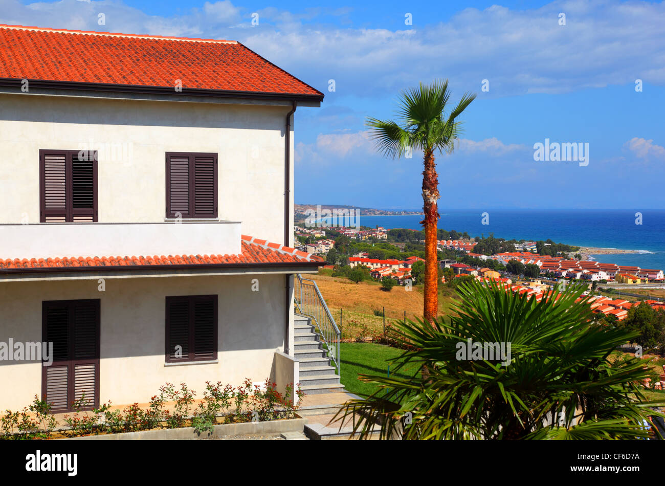 Big white two story house brown hi-res stock photography and images - Alamy