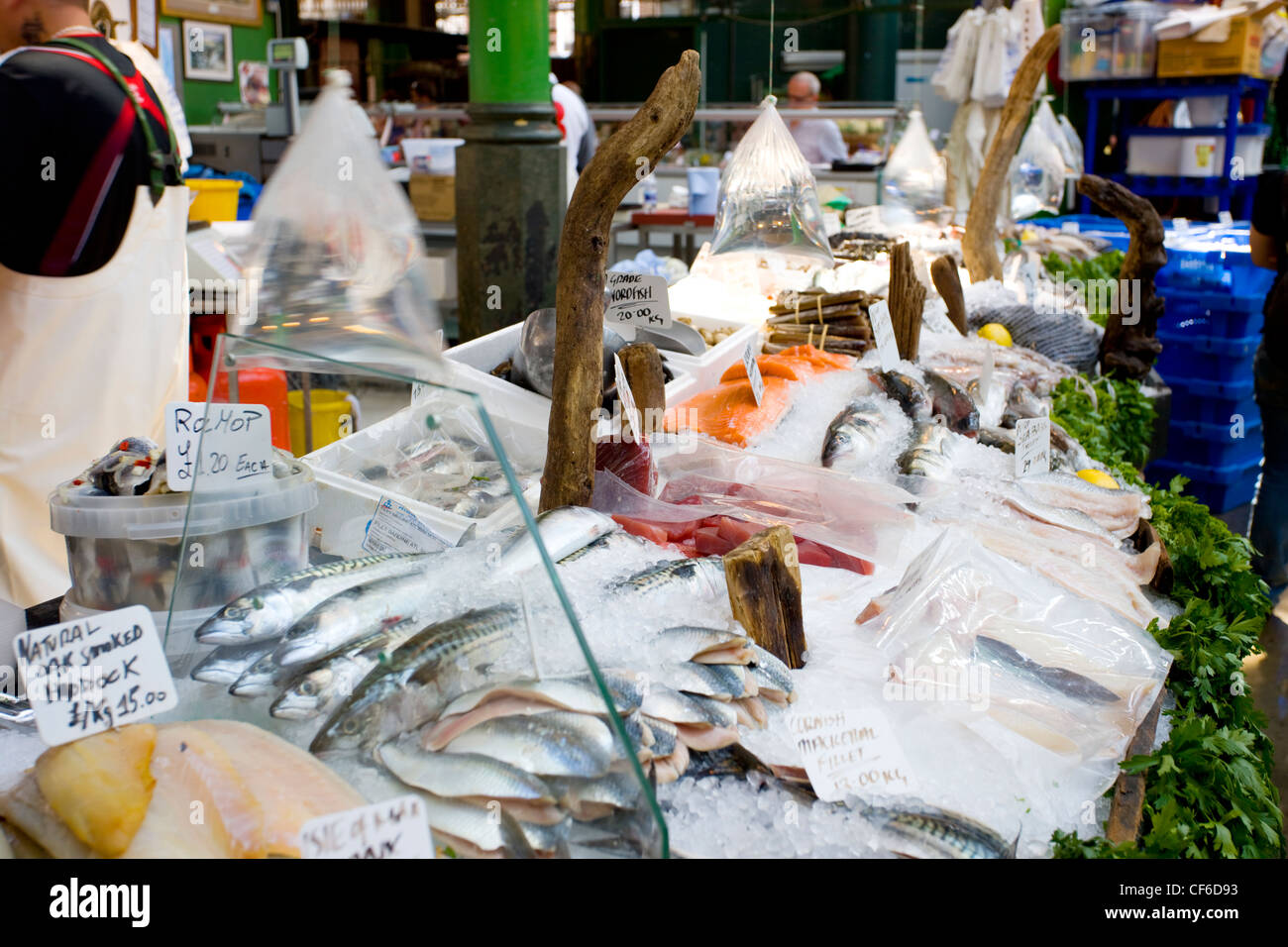 Fresh fish stalls hi-res stock photography and images - Alamy