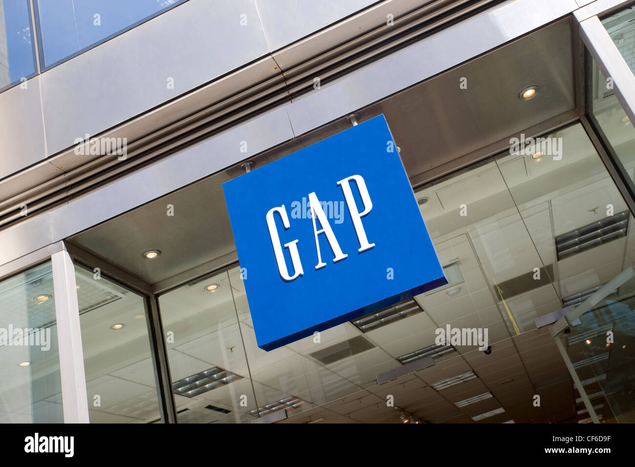 Clothes shop exterior sign gap hi-res stock photography and images - Alamy
