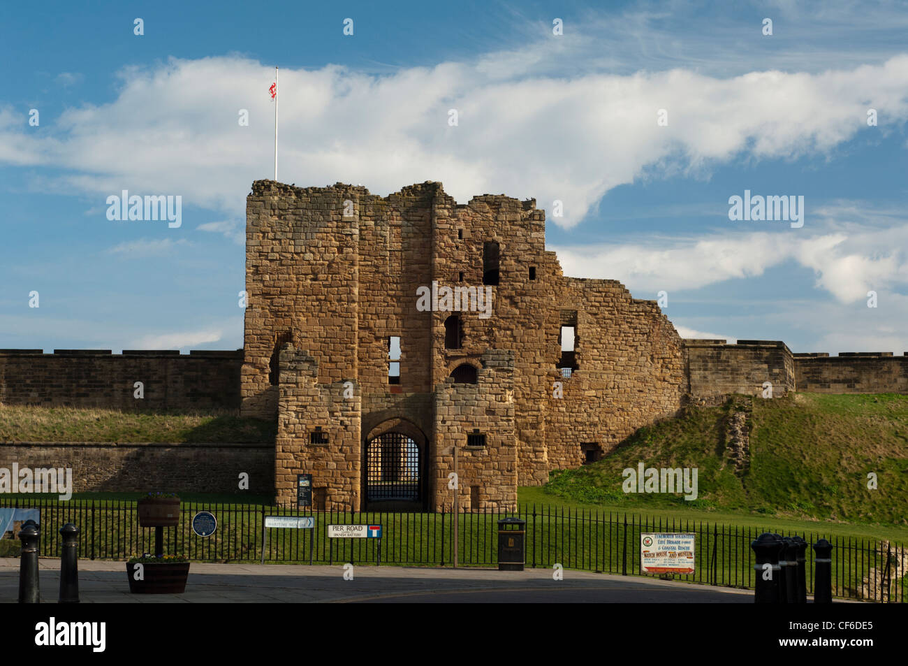 Tynemouth castle hi-res stock photography and images - Alamy