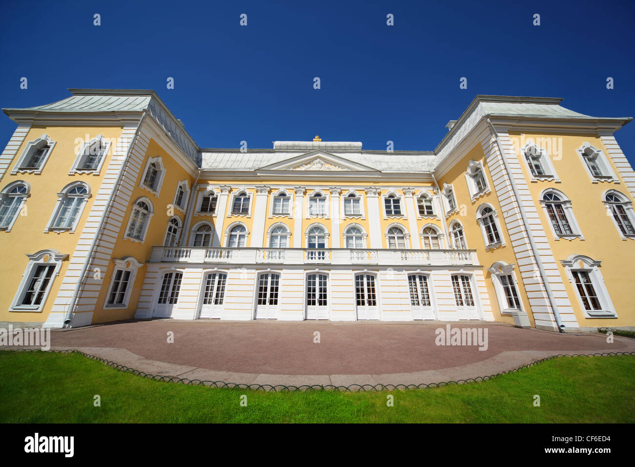Peterhof palace exterior hi-res stock photography and images - Alamy