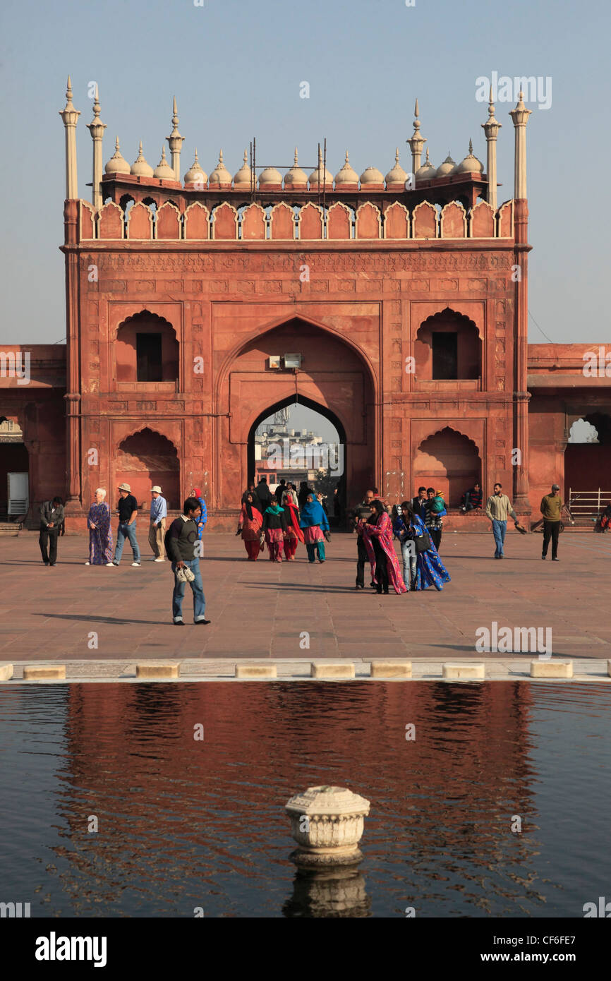 Masjid gate hi-res stock photography and images - Alamy