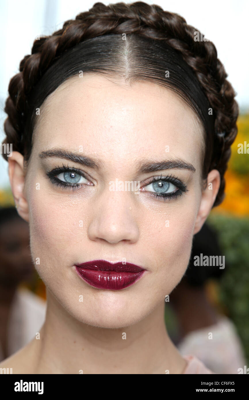 Emanuel Ungaro Backstage Paris Ready to Wear Spring Summer 2011 Stock ...