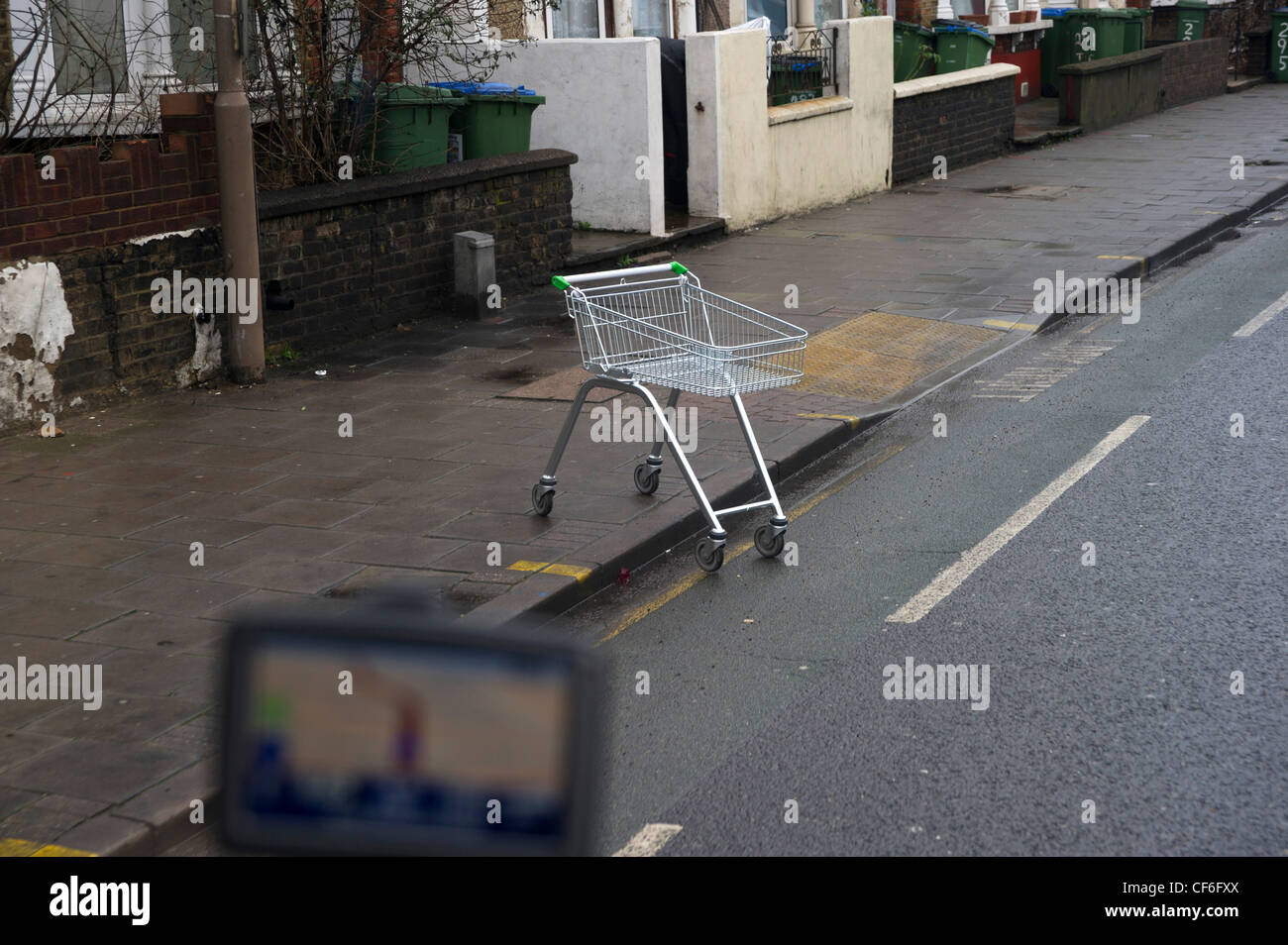 Coin operated trolley hi-res stock photography and images - Alamy