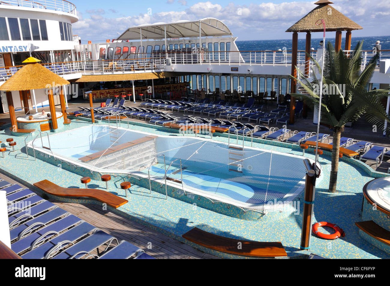 Ships swimming pool hi-res stock photography and images - Alamy