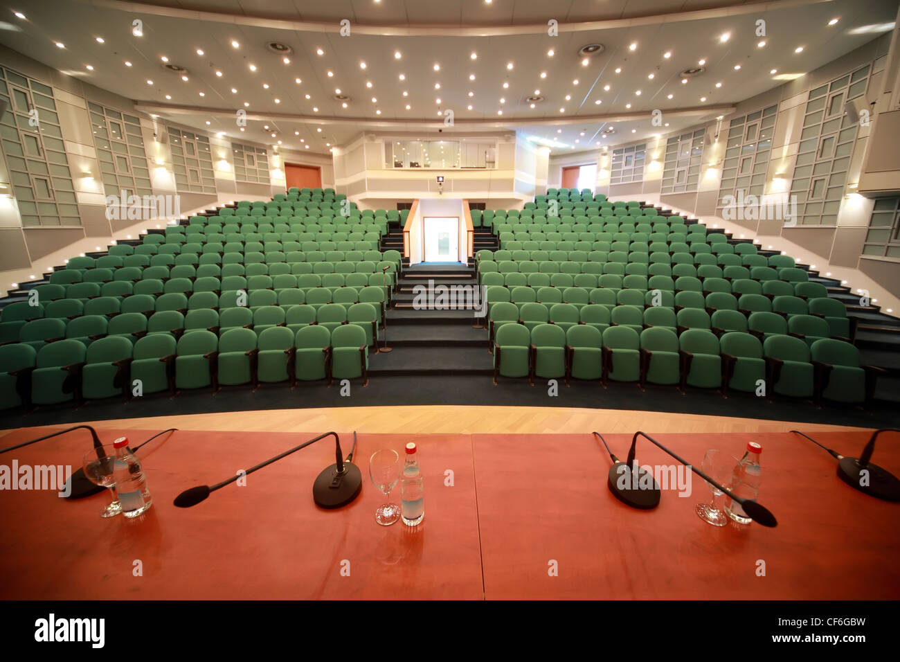 Big crowd hall hi-res stock photography and images - Alamy