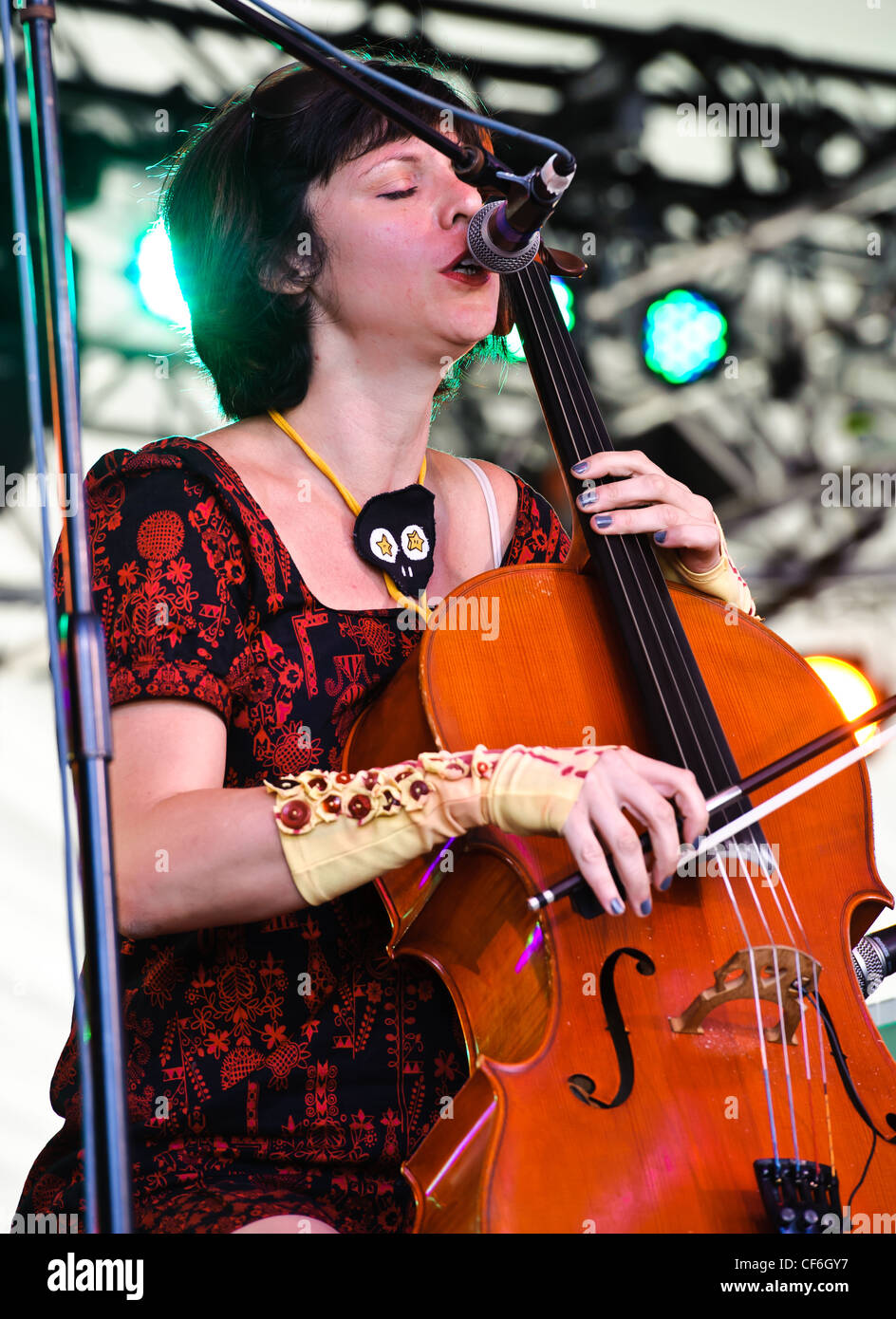 Helen Gillet and friends playing at Voodoo Festival 2010 in New Orleans ...