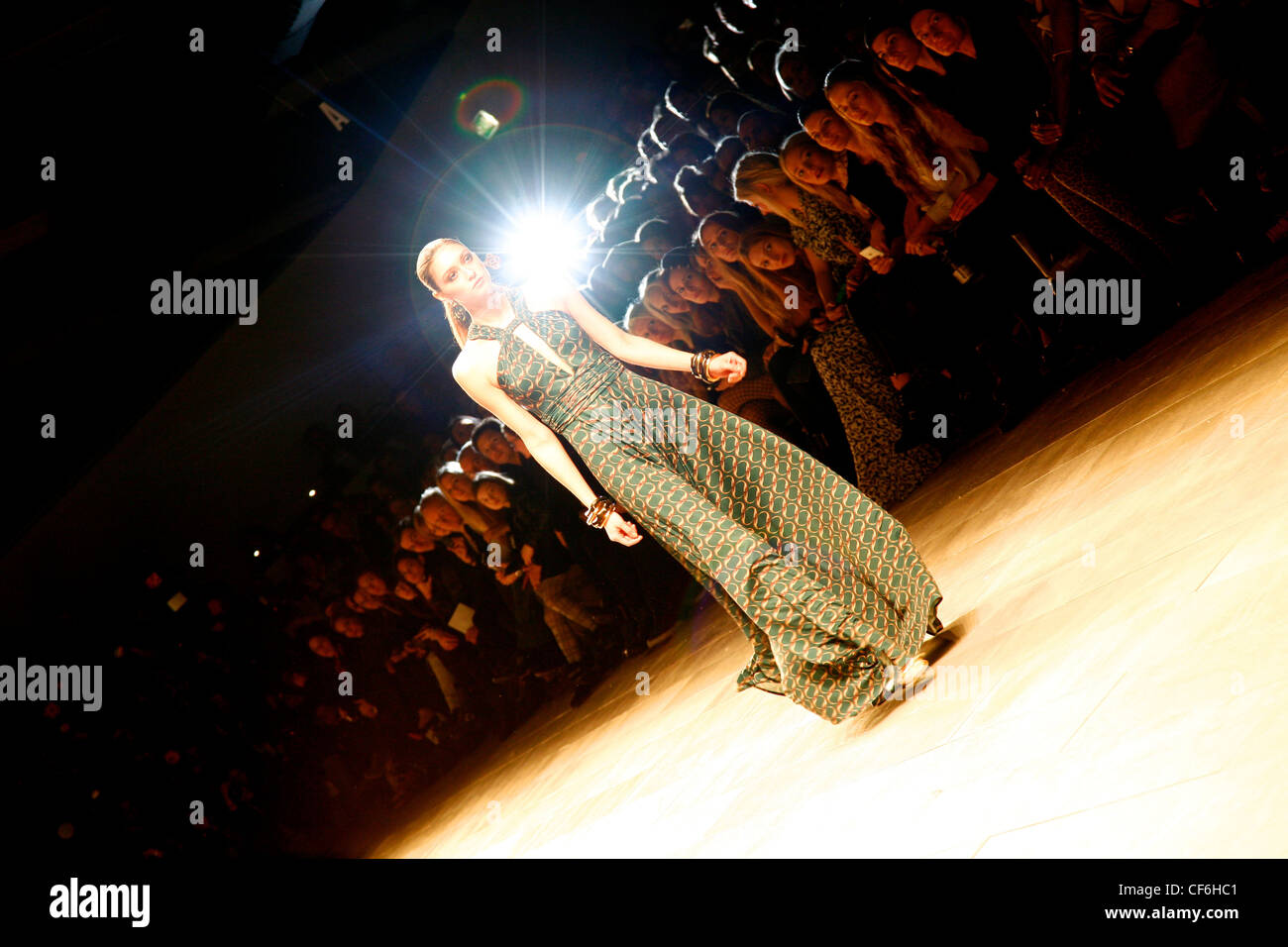 Issa catwalk london fashion week hi-res stock photography and images ...