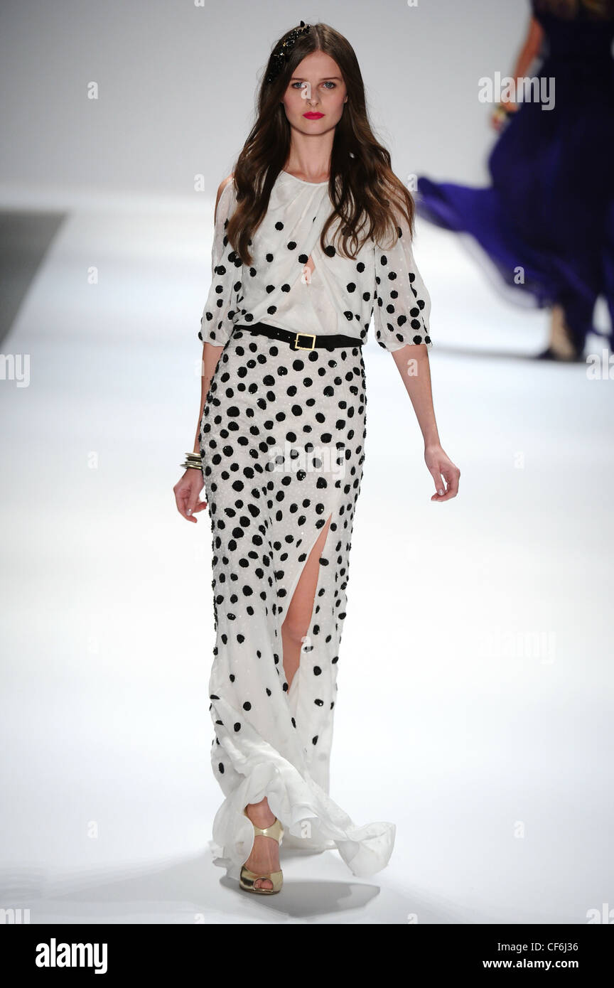 Luca Luca New York Ready to WearSpringSummer 2012 Stock Photo - Alamy
