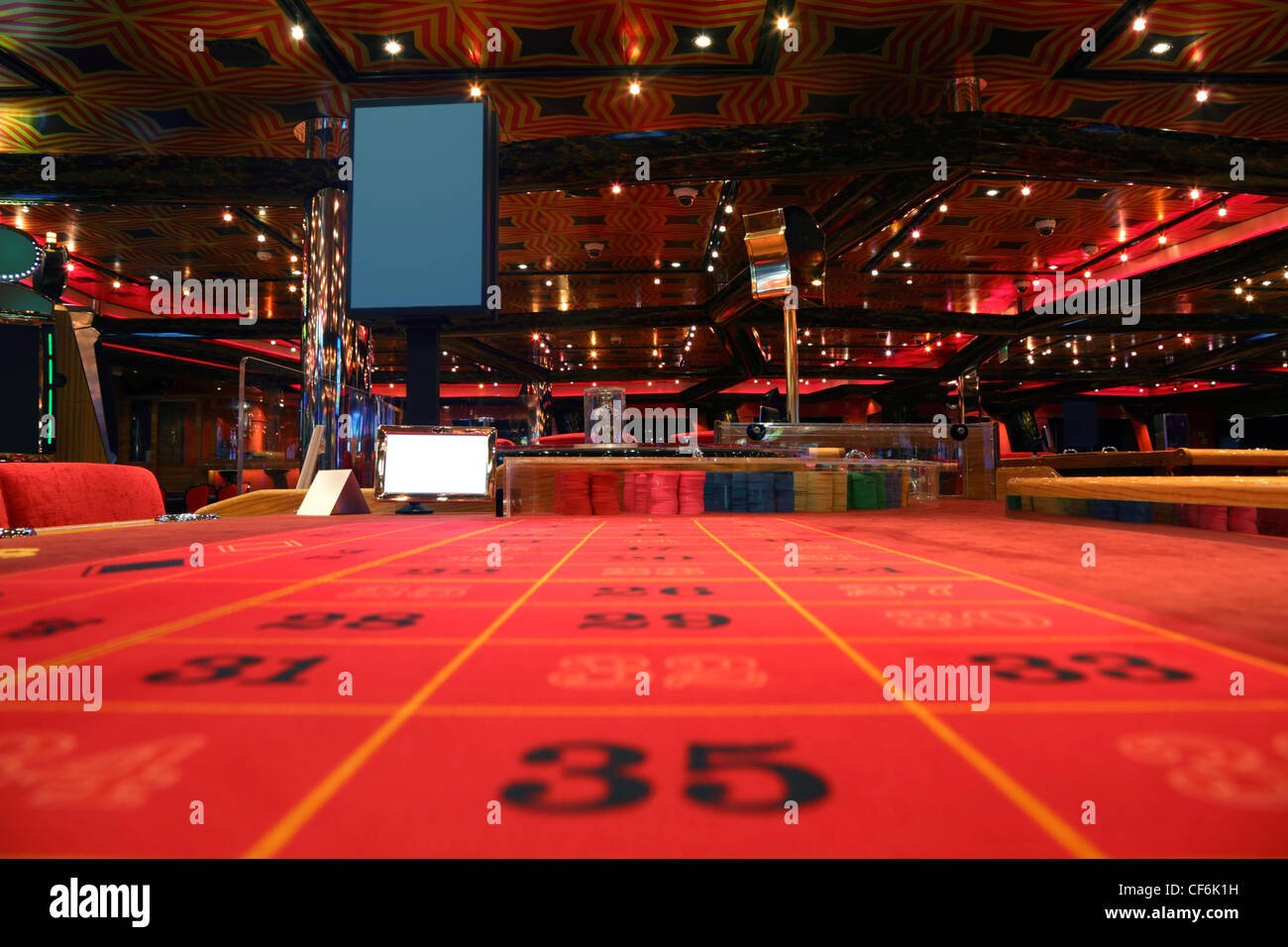 Red table hi-res stock photography and images - Alamy