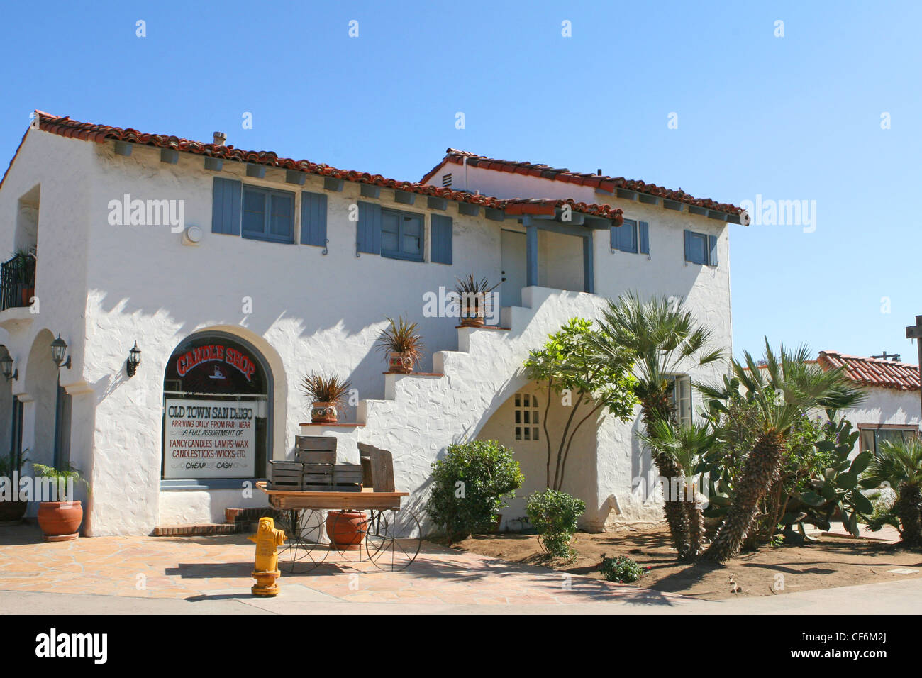 Two story motel hi-res stock photography and images - Alamy