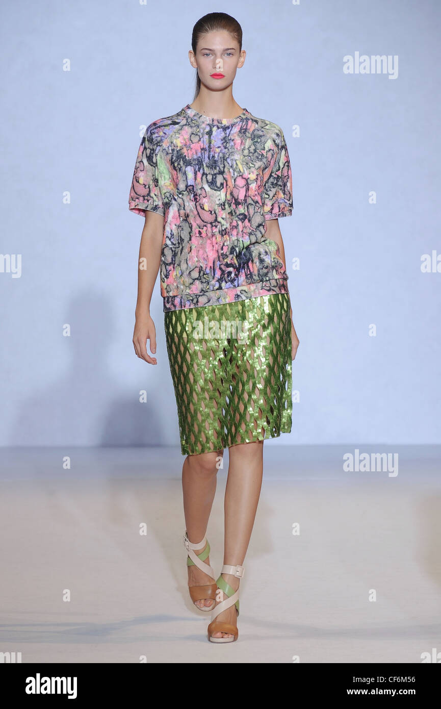 Nicole Farhi London Ready to WearSpringSummer 2012 Stock Photo - Alamy
