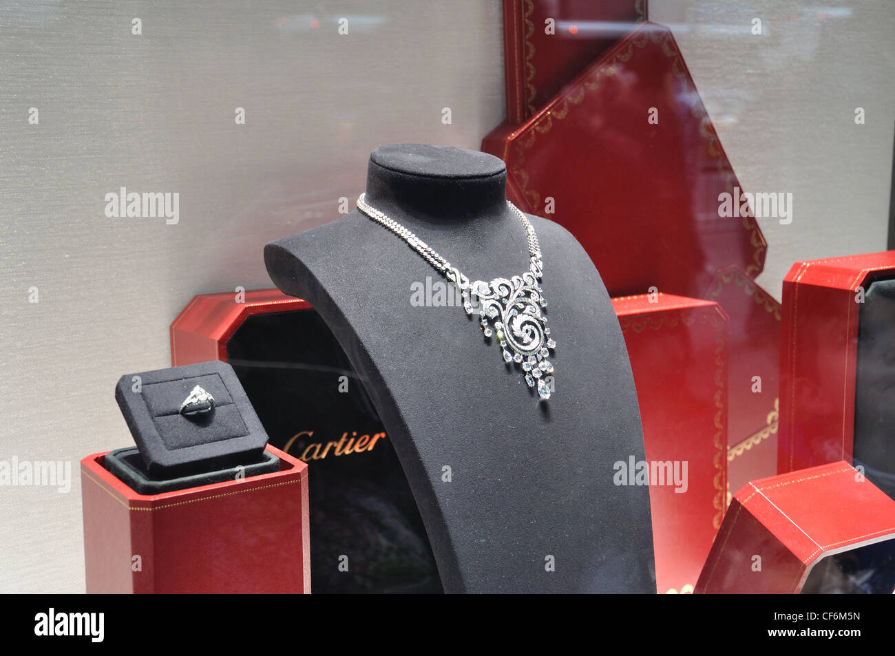 Cartier store window, New York, USA Stock Photo - Alamy