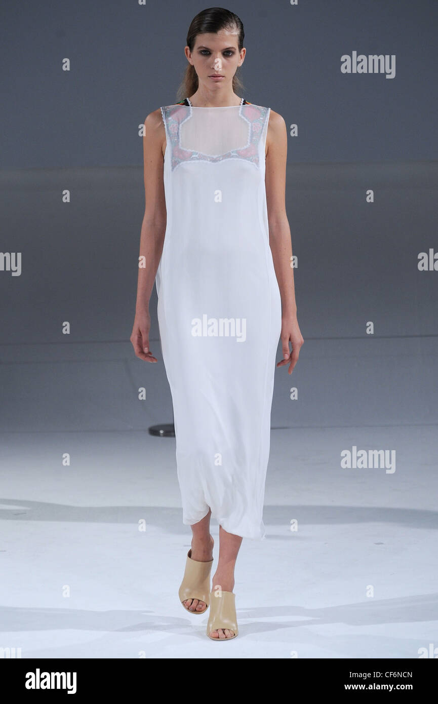 Hussein Chalayan Paris Ready to WearSpringSummer 2012 Stock Photo - Alamy