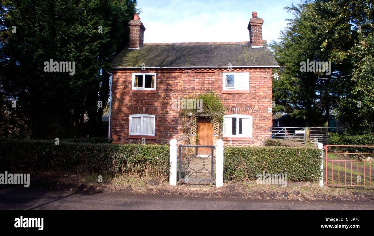 Farmhouse in Cheshire UK Stock Photo - Alamy