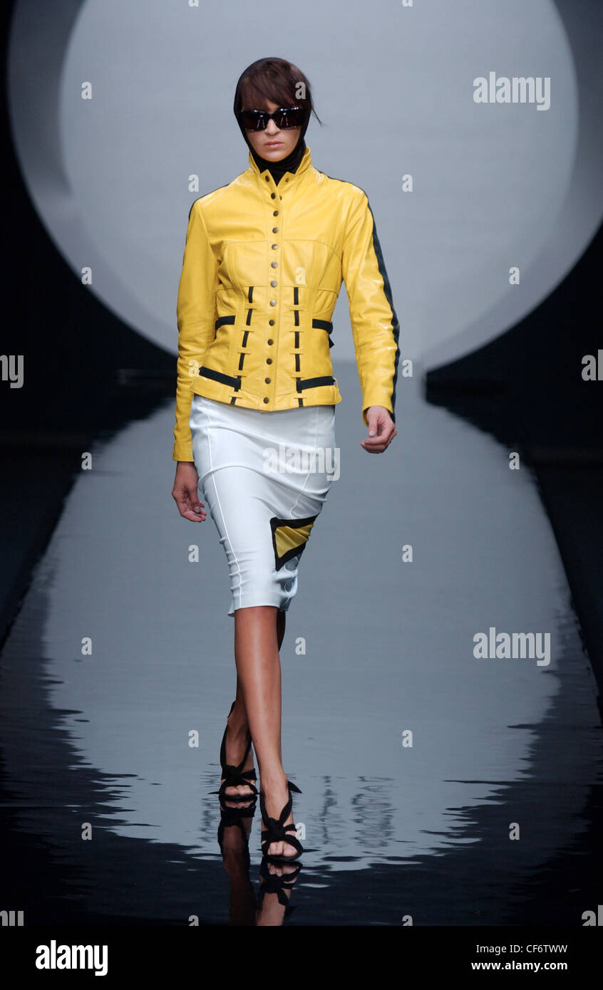 Exte milan spring summer model hi-res stock photography and images - Alamy