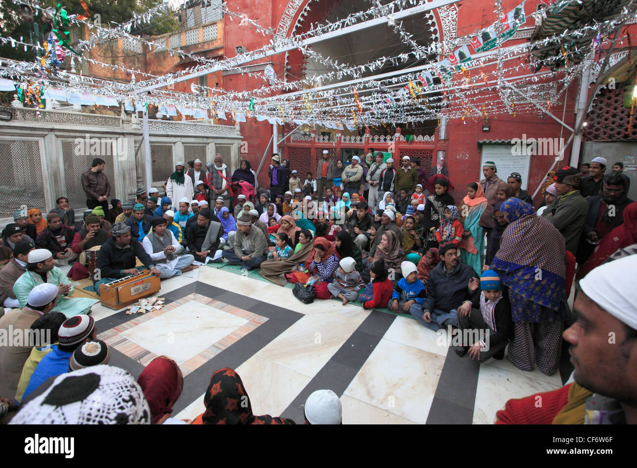 Hazrat nizamuddin aulia hi-res stock photography and images - Alamy