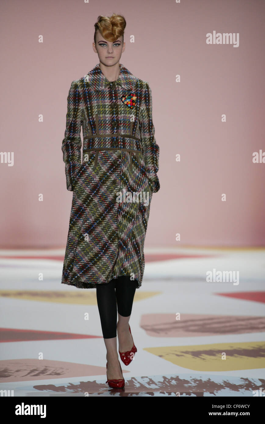 Cacharel paris ready wear model hi-res stock photography and images - Alamy