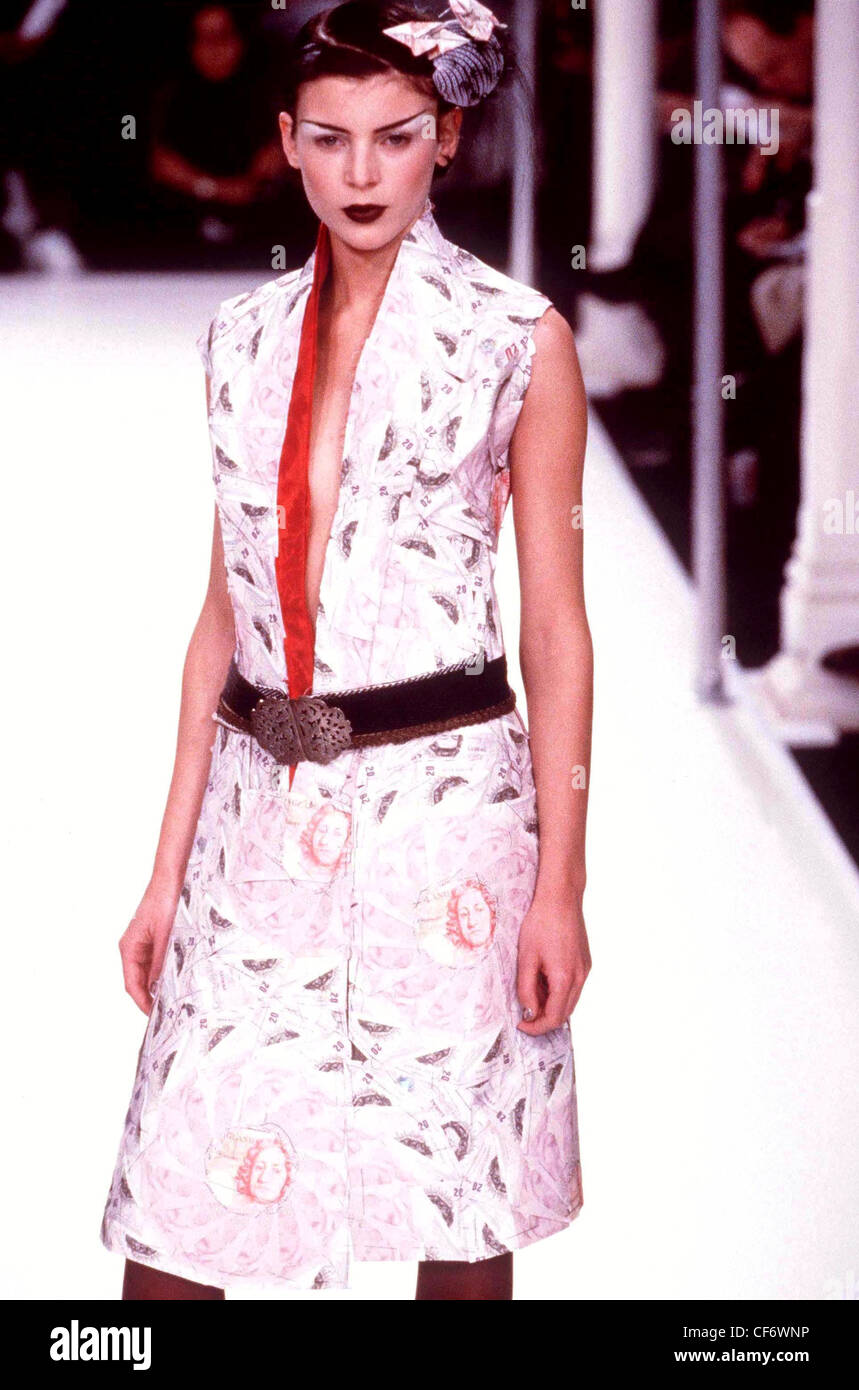 Russell Sage London Ready to Wear Autumn Winter Model brunette hair off ...