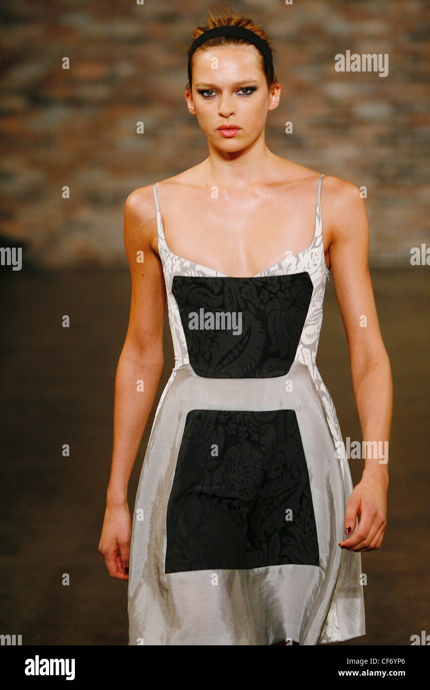 Narciso Rodriguez New York Ready to Wear Spring Summer Blonde female ...