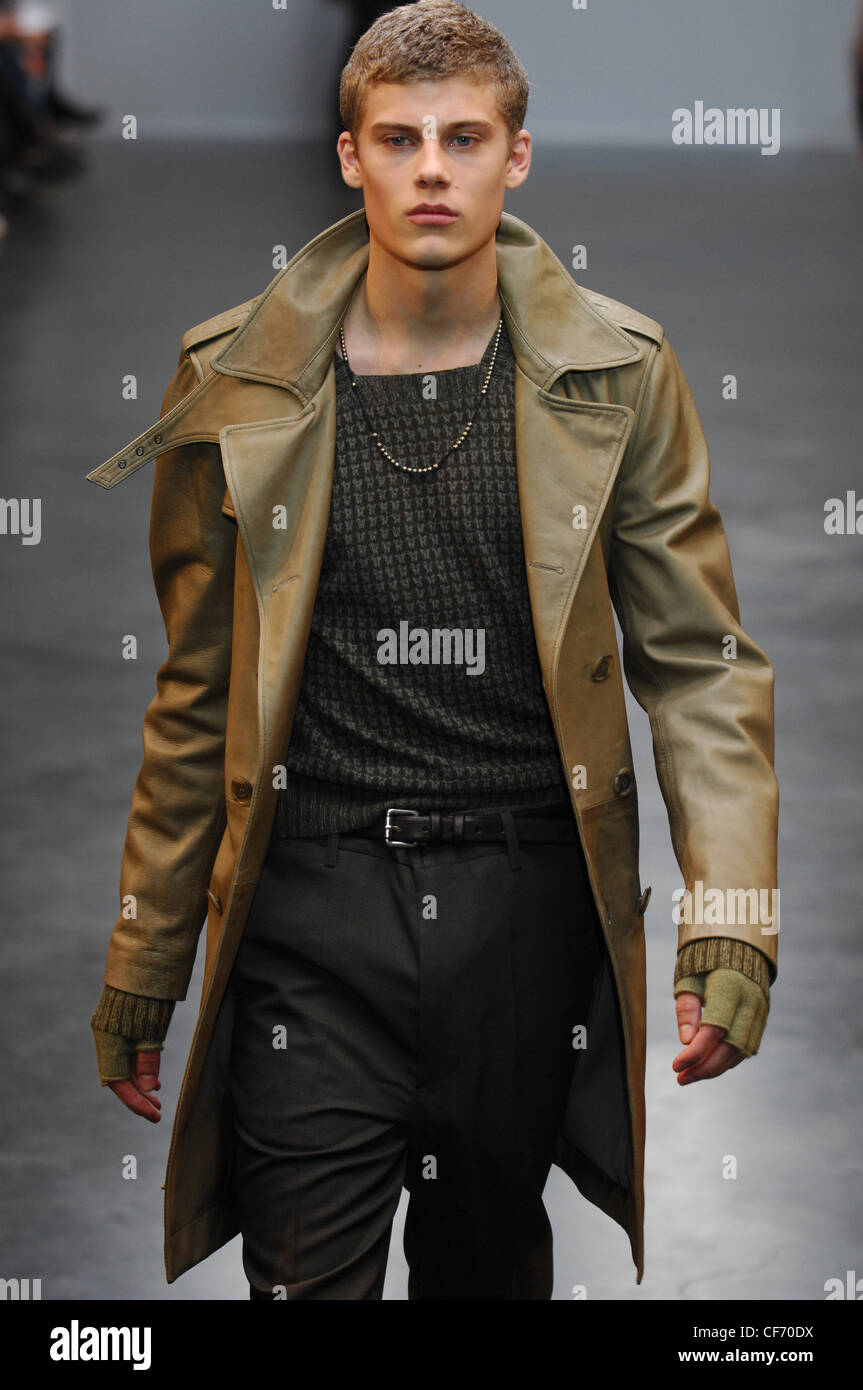J Lindeberg Milan Menswear Ready to Wear Autumn Winter Model wearing ...