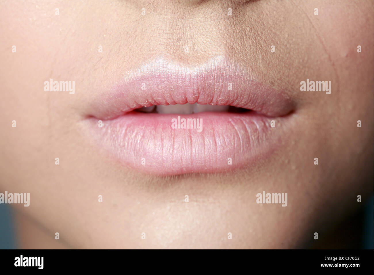 Viktand Rolf Backstage Paris Ready to Wear Spring Summer Close up ...