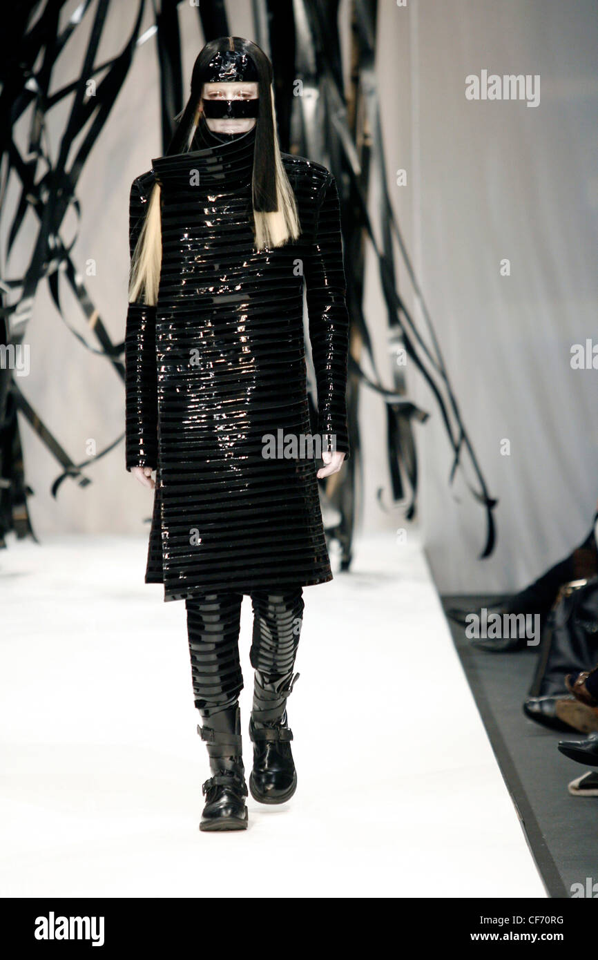 Gareth pugh and london hi-res stock photography and images - Alamy