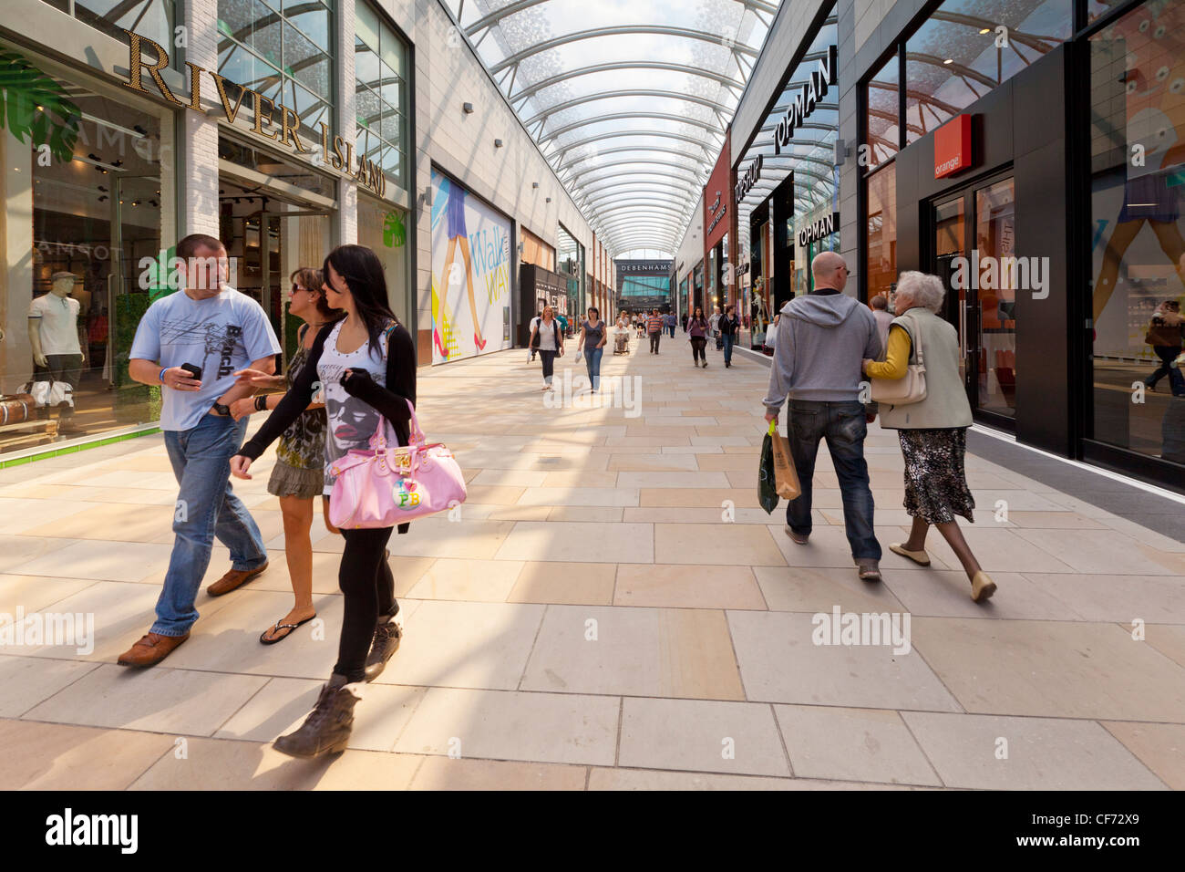 Teen family mall hi-res stock photography and images - Alamy