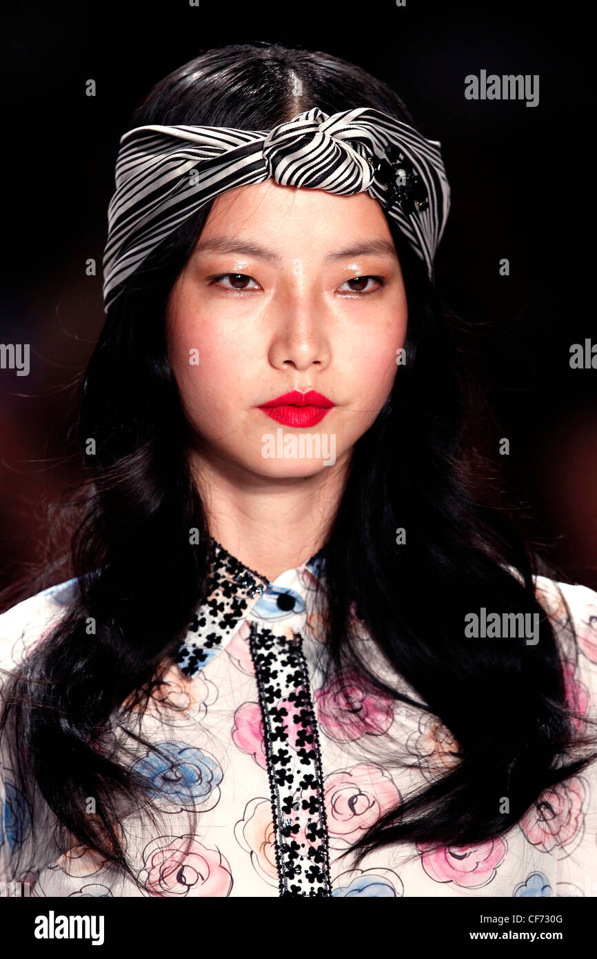 Luca Luca New York Ready to WearSpringSummer 2012 Stock Photo - Alamy