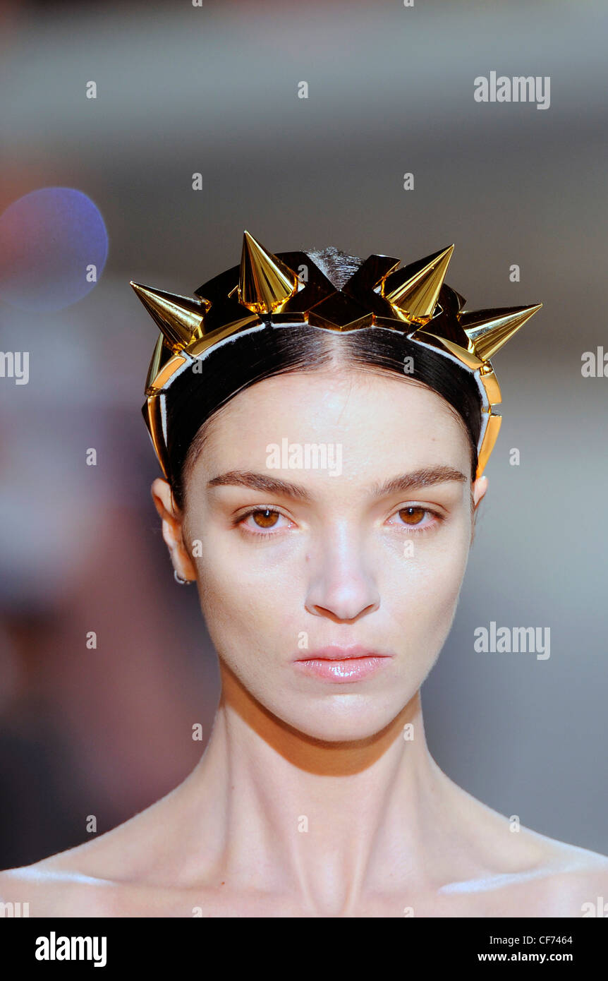 Givenchy Paris Haute Couture Autumn Winter Model wearing a gold head ...