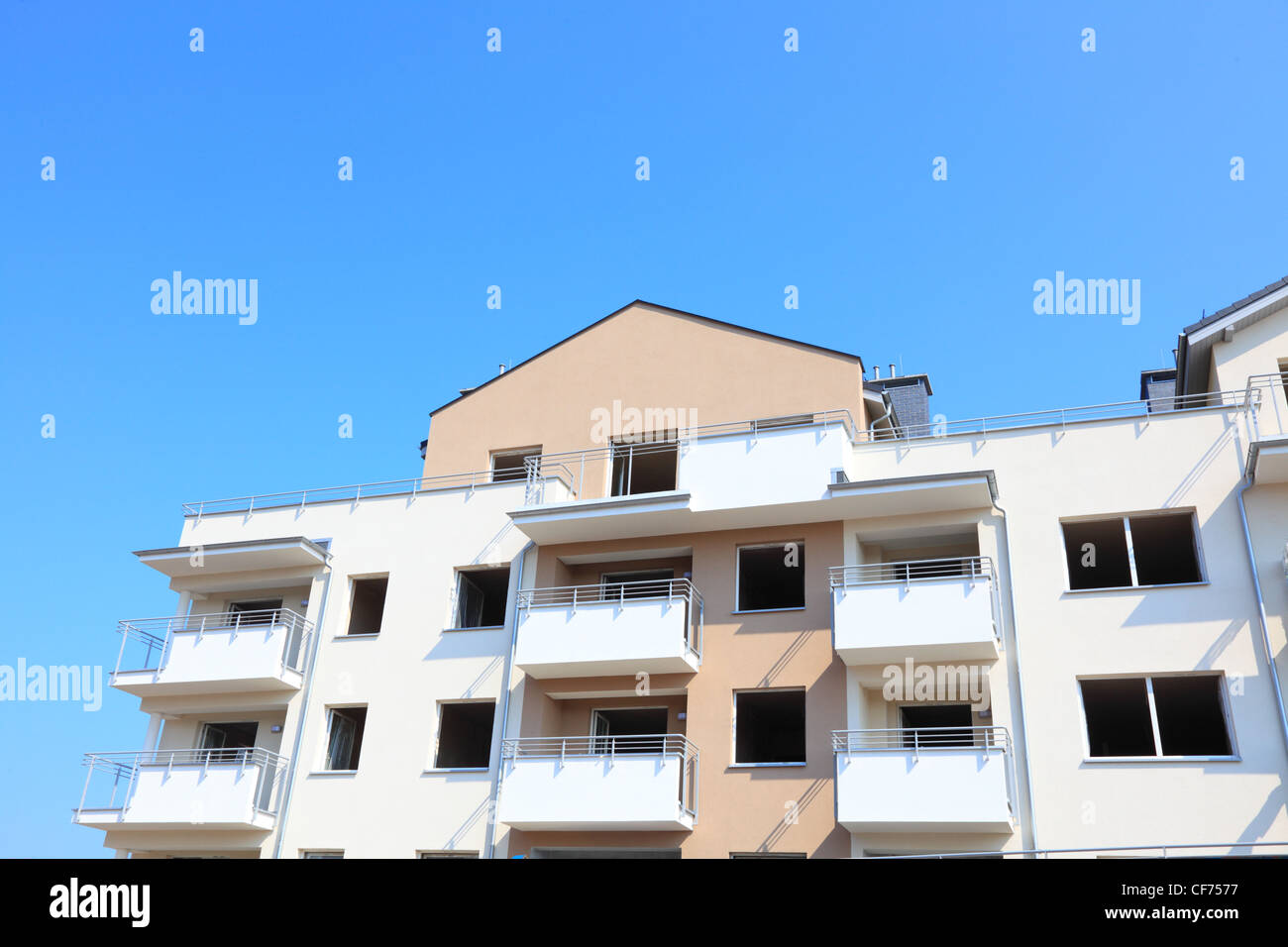 Construction site of local homes with rooftops outdoor Stock Photo - Alamy