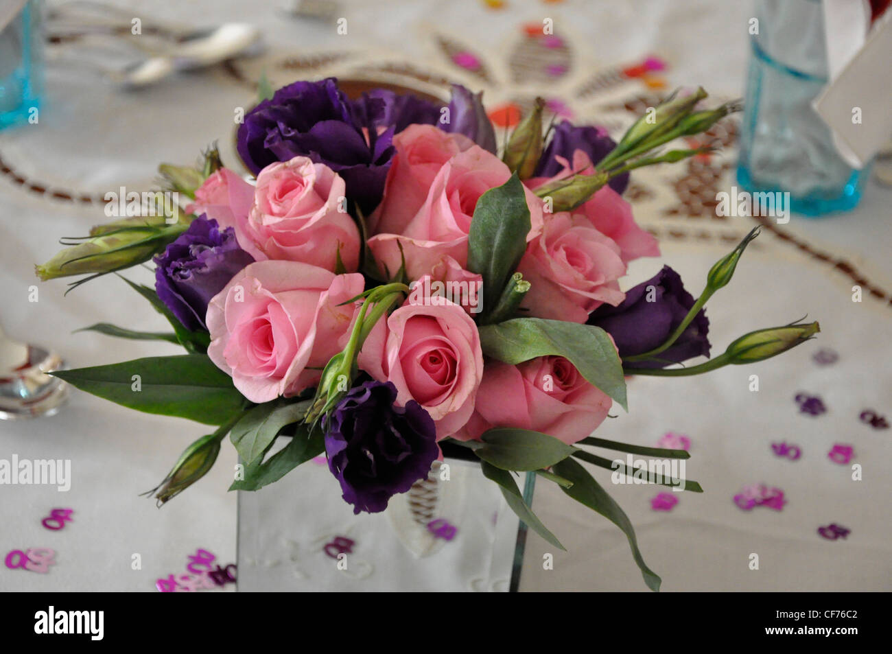 Pink roses party table decoration Stock Photo - Alamy