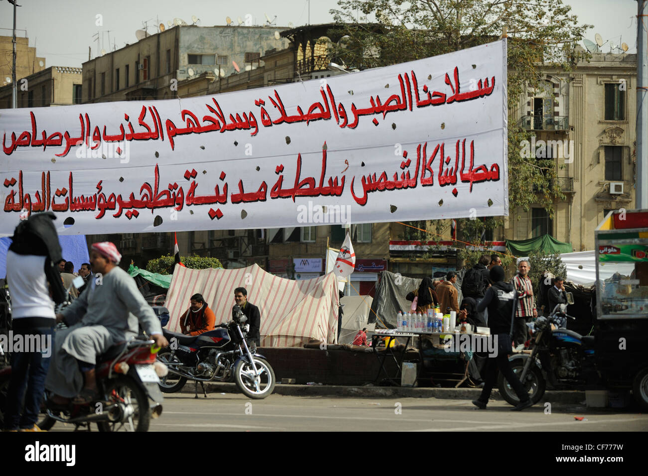 People in Tahrir Square, Cairo Stock Photo - Alamy