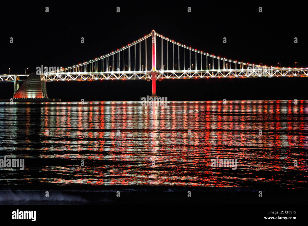 Illuminated Gwangan bridge at night from Gwangalli Beach in Busan ...