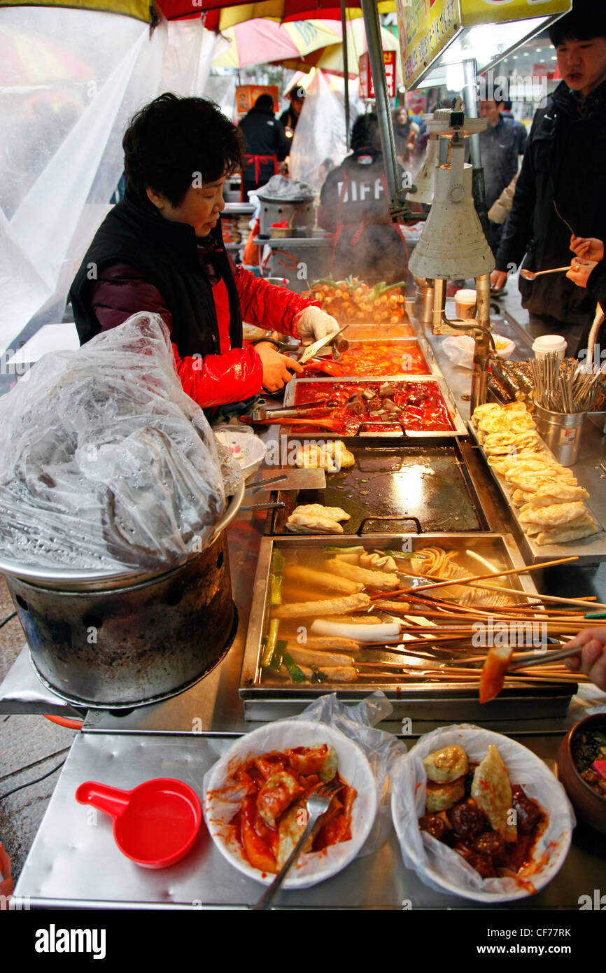 Korea stall street hi-res stock photography and images - Alamy