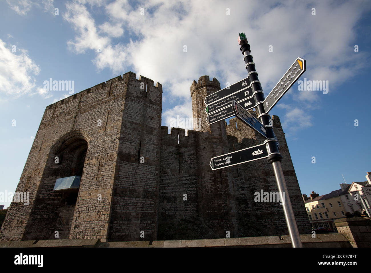Town of Caernarfon, Wales. Visitors direction sign at Castle Square ...