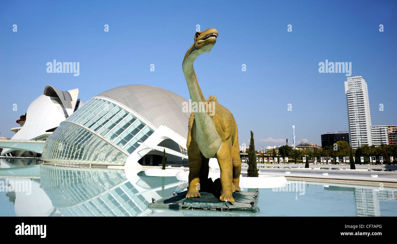 Statue dinosaur brontosaurus hi-res stock photography and images - Alamy