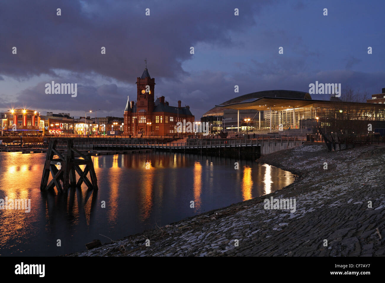 Cardiff bay at night hi-res stock photography and images - Alamy